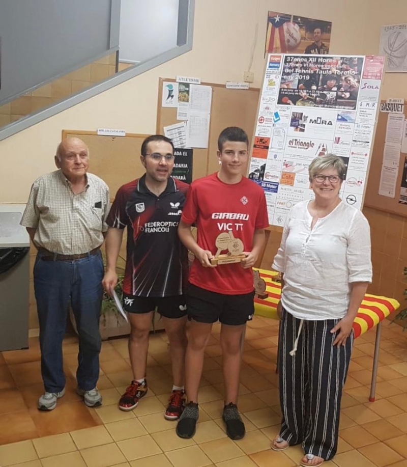 JOAQUIM PORTET, CAMPIÓ BENJAMÍ DE LES 37 XII HORES DE TORELLÓ. EDGAR ...